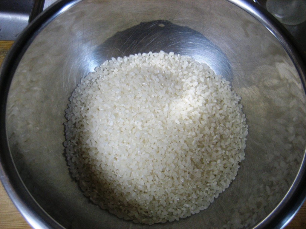How to Make Steamed Rice (Gohan) | Food in Japan