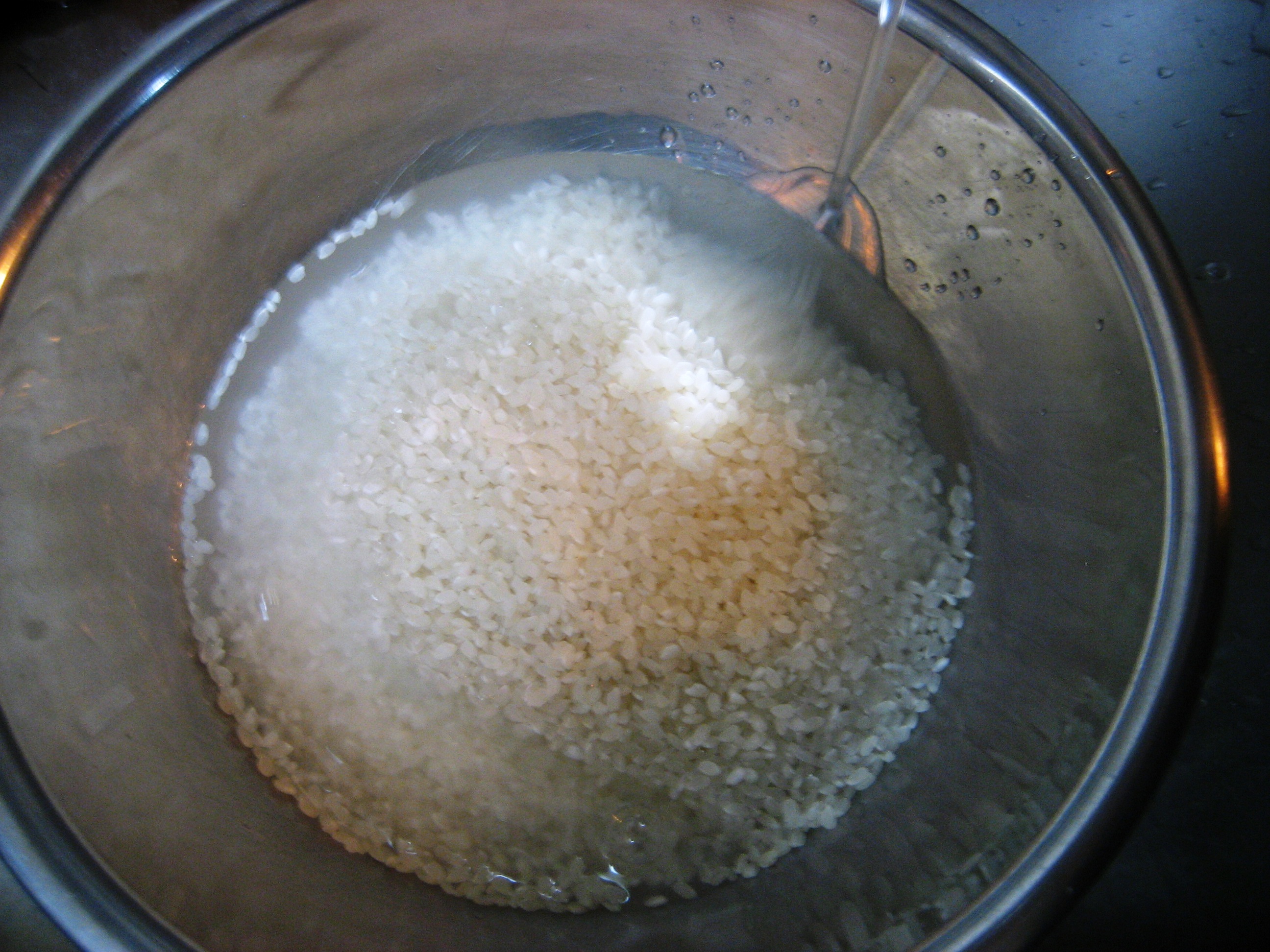 How to Make Steamed Rice (Gohan) | Food in Japan