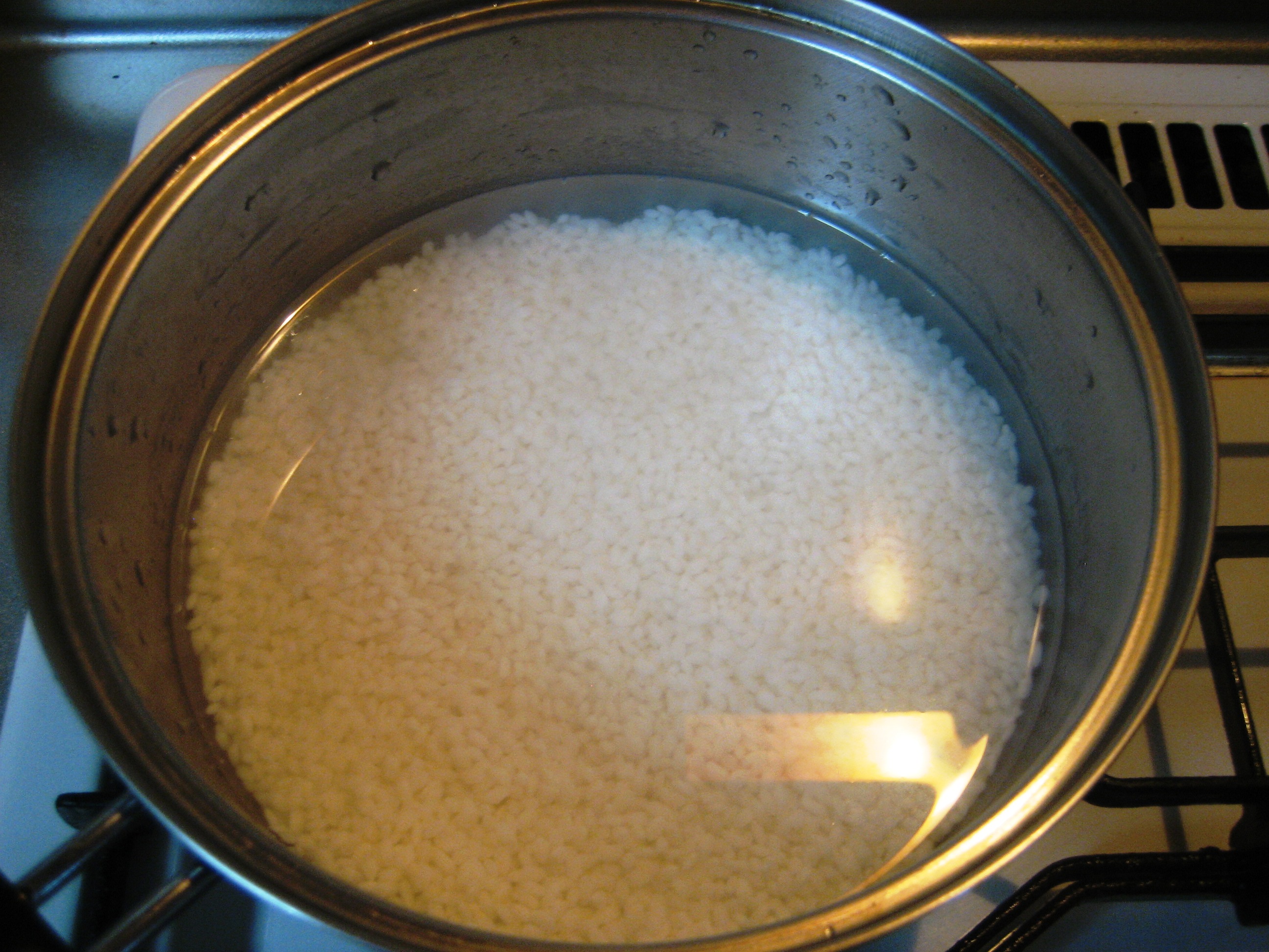 How to Make Steamed Rice (Gohan) | Food in Japan